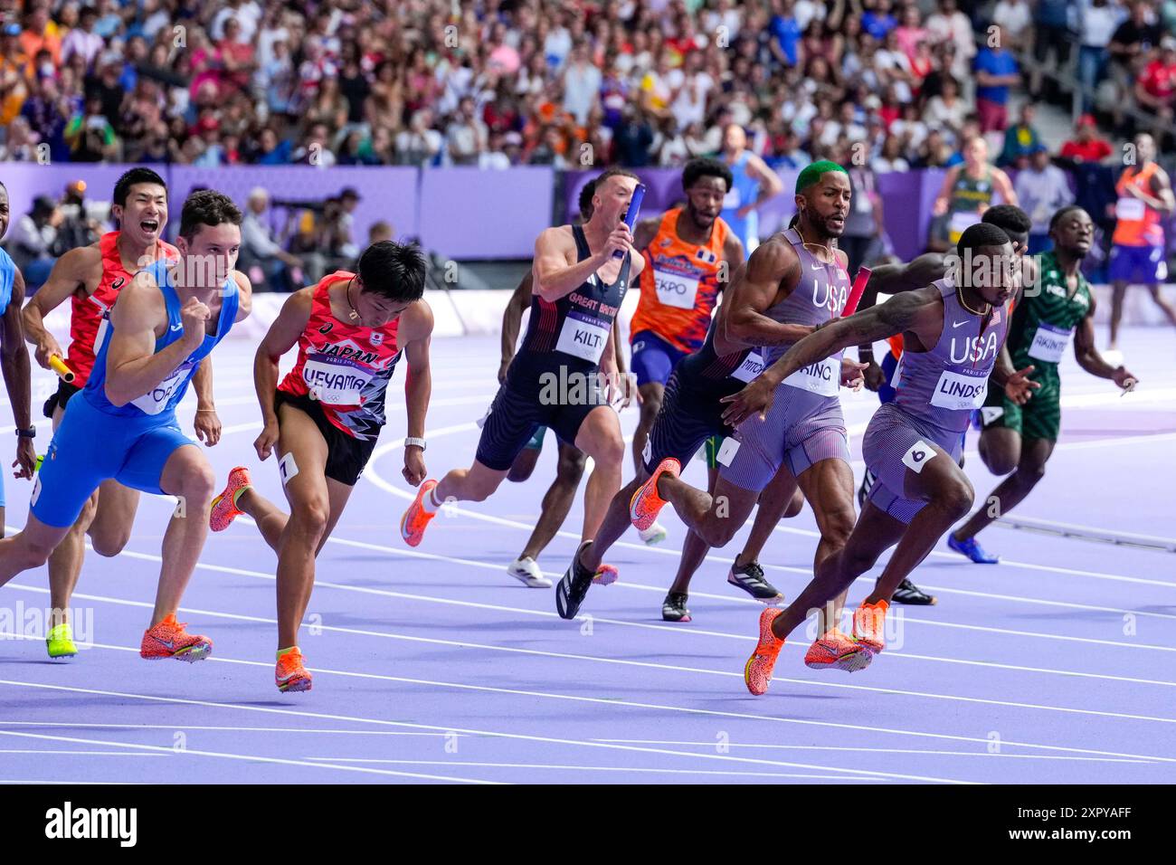 Paris, France. 08th Aug, 2024. Courtney Lindsey, right, of Team USA ...