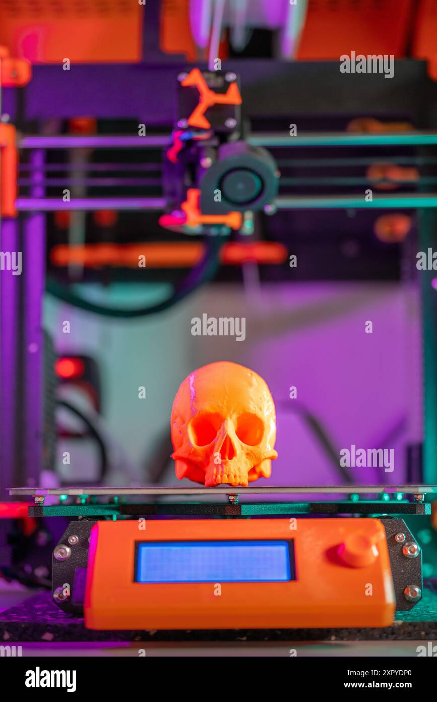 3D printing prototyping. Printed skull object Stock Photo - Alamy