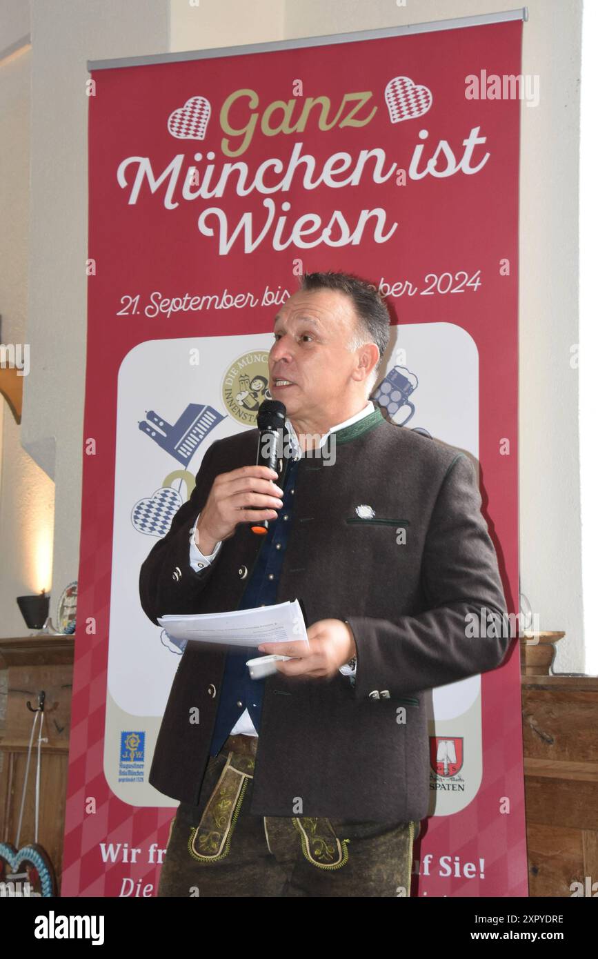 Tobias Ranzinger Moderator Muenchen 08.08.2024 Viktualienmarkt Der ...
