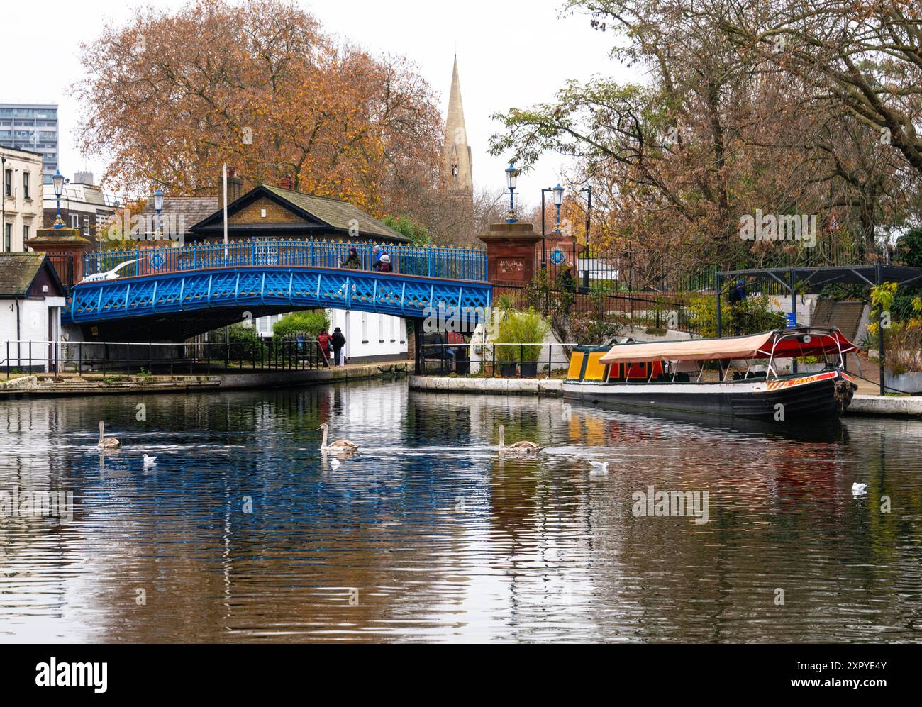 View towards Westbourne Terrace Bridge No 3c on the Grand Union Canal ...