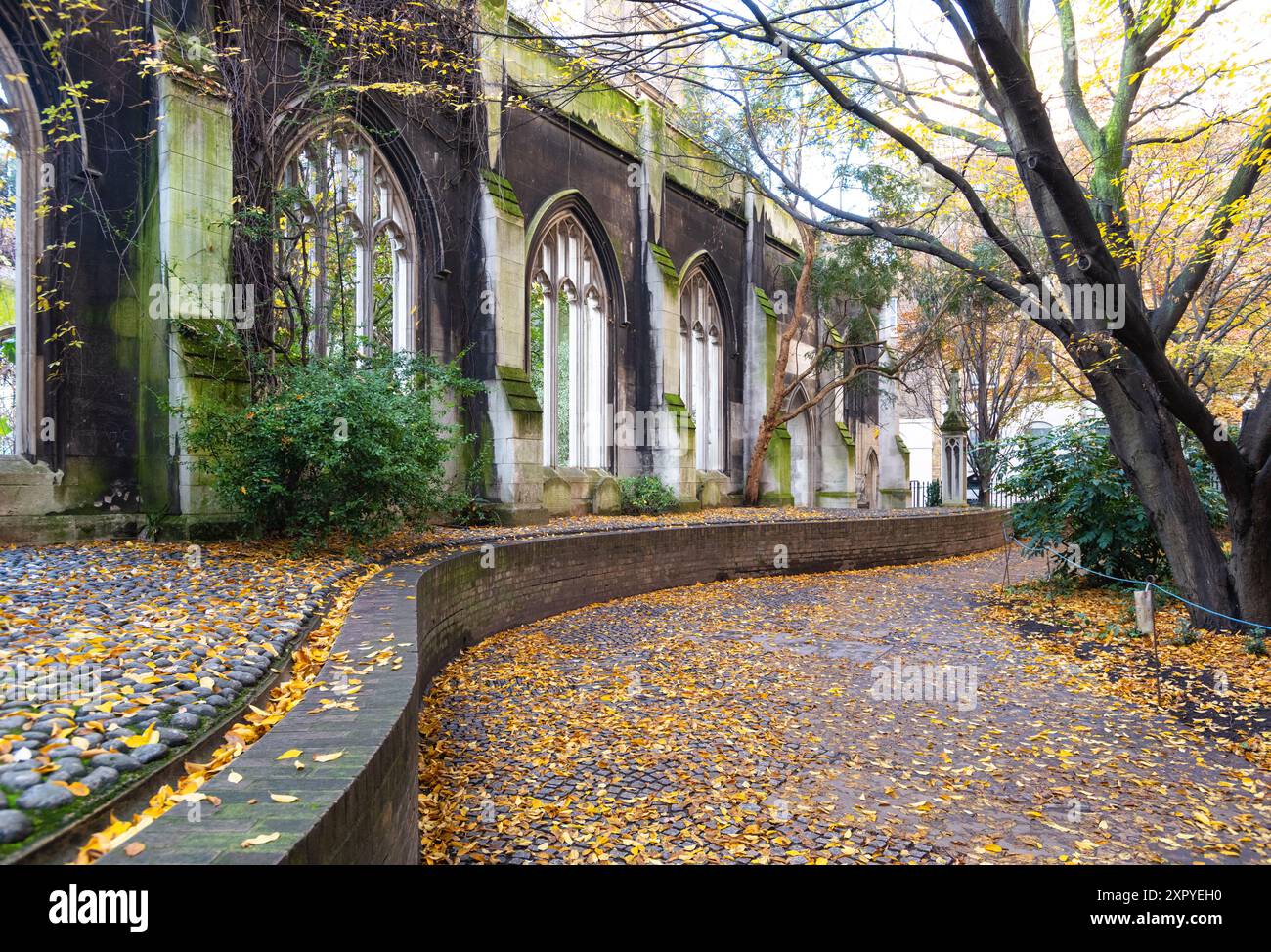 Church ruins of the St Dunstan in the East, London, England Stock Photo ...