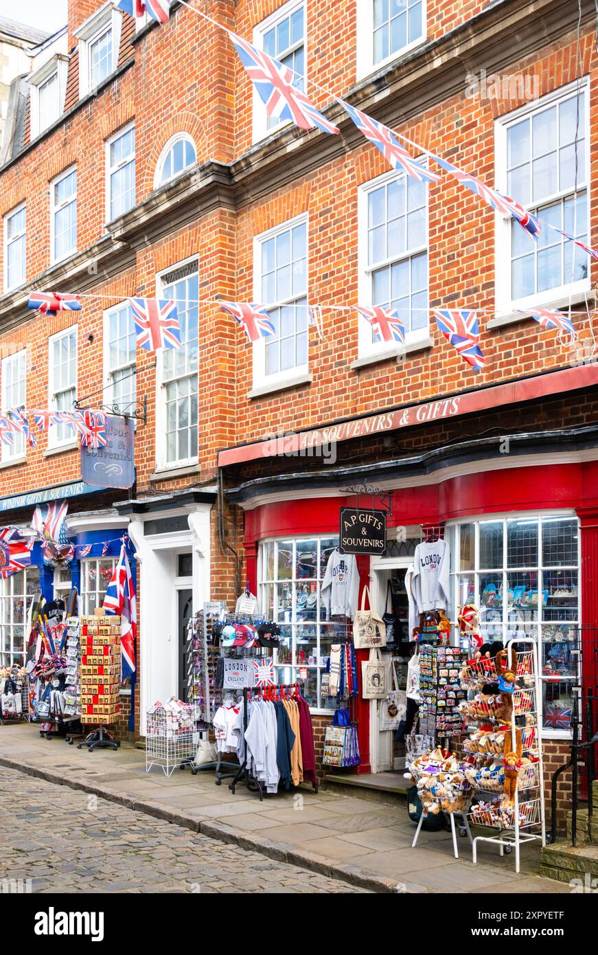 Traditional gift shop in Windsor, Berkshire, England Stock Photo - Alamy