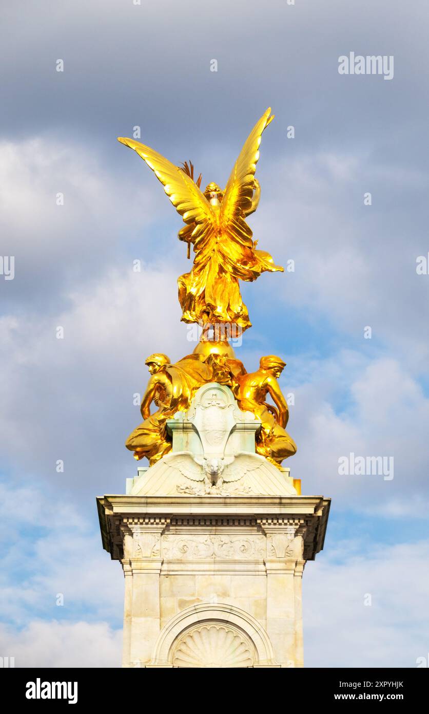Winged Victory at the top of the Victoria Memorial, The Mall, London ...
