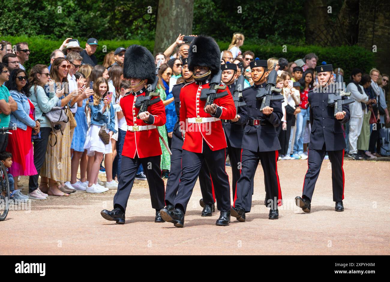 Goldstream and Gurkha Guardsmen leaving St James Palace at Changing the ...