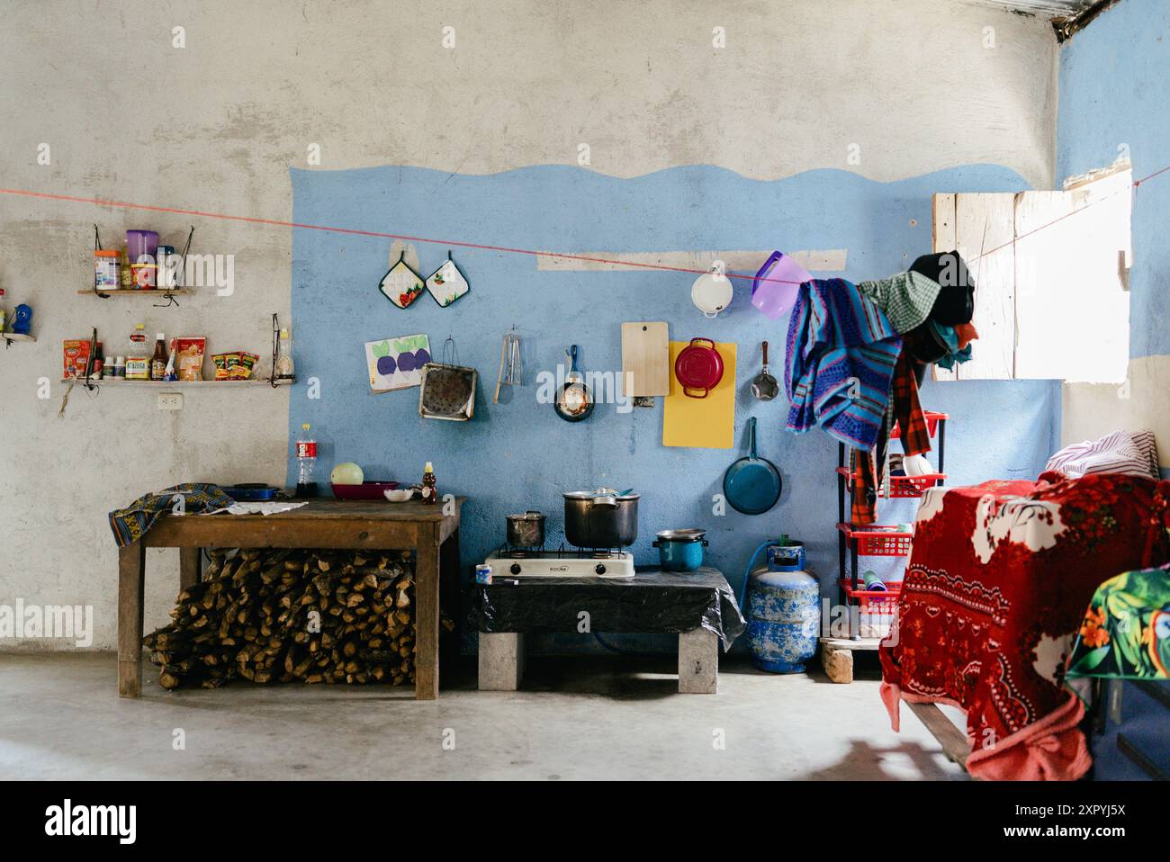 Poor house kitchen hi-res stock photography and images - Alamy