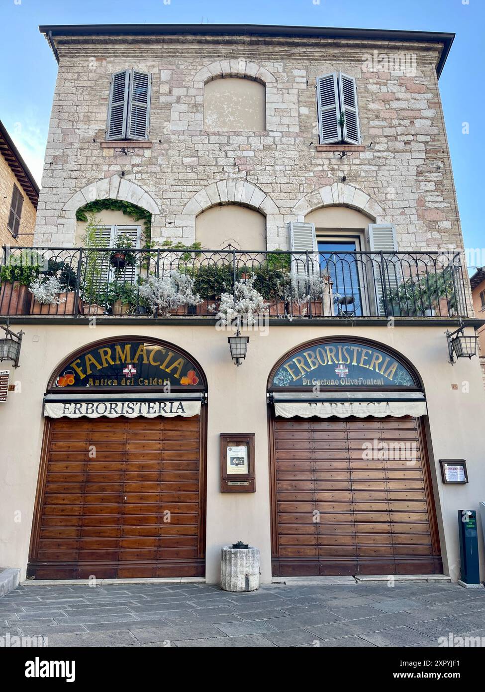 Italian doors hi-res stock photography and images - Alamy