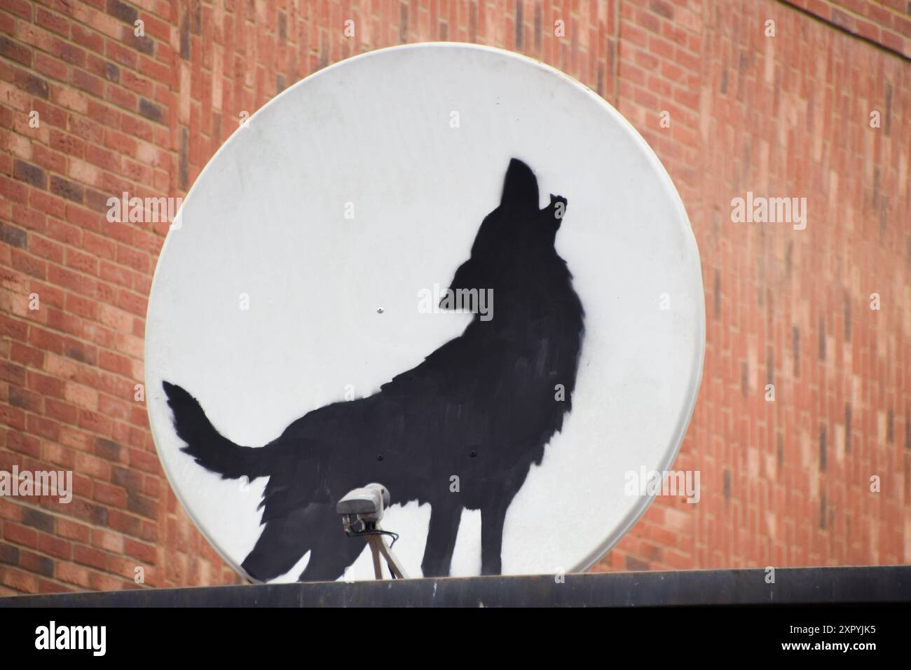 London, England, UK. 8th Aug, 2024. A new artwork by Banksy appears on ...