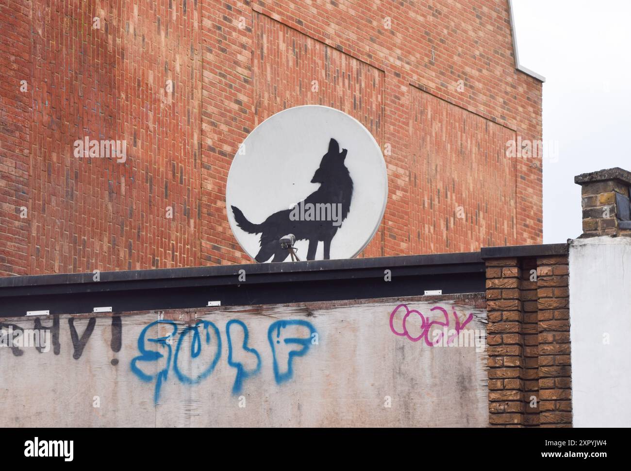 London, UK. 8th August 2024. A new artwork by Banksy appears on a ...