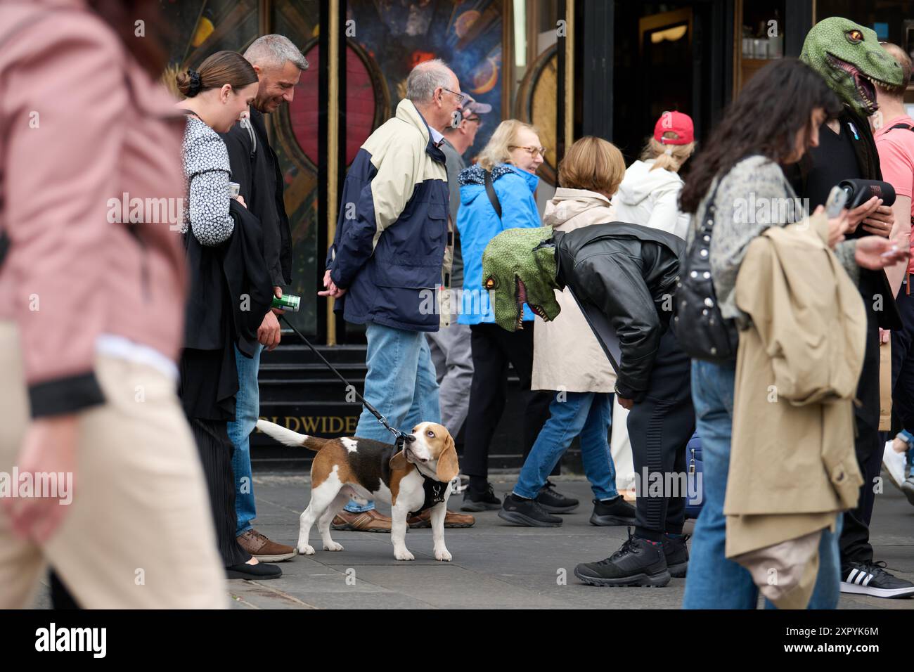 Edinburgh Scotland, UK 08 August 2024. Life on the Royal Mile during ...