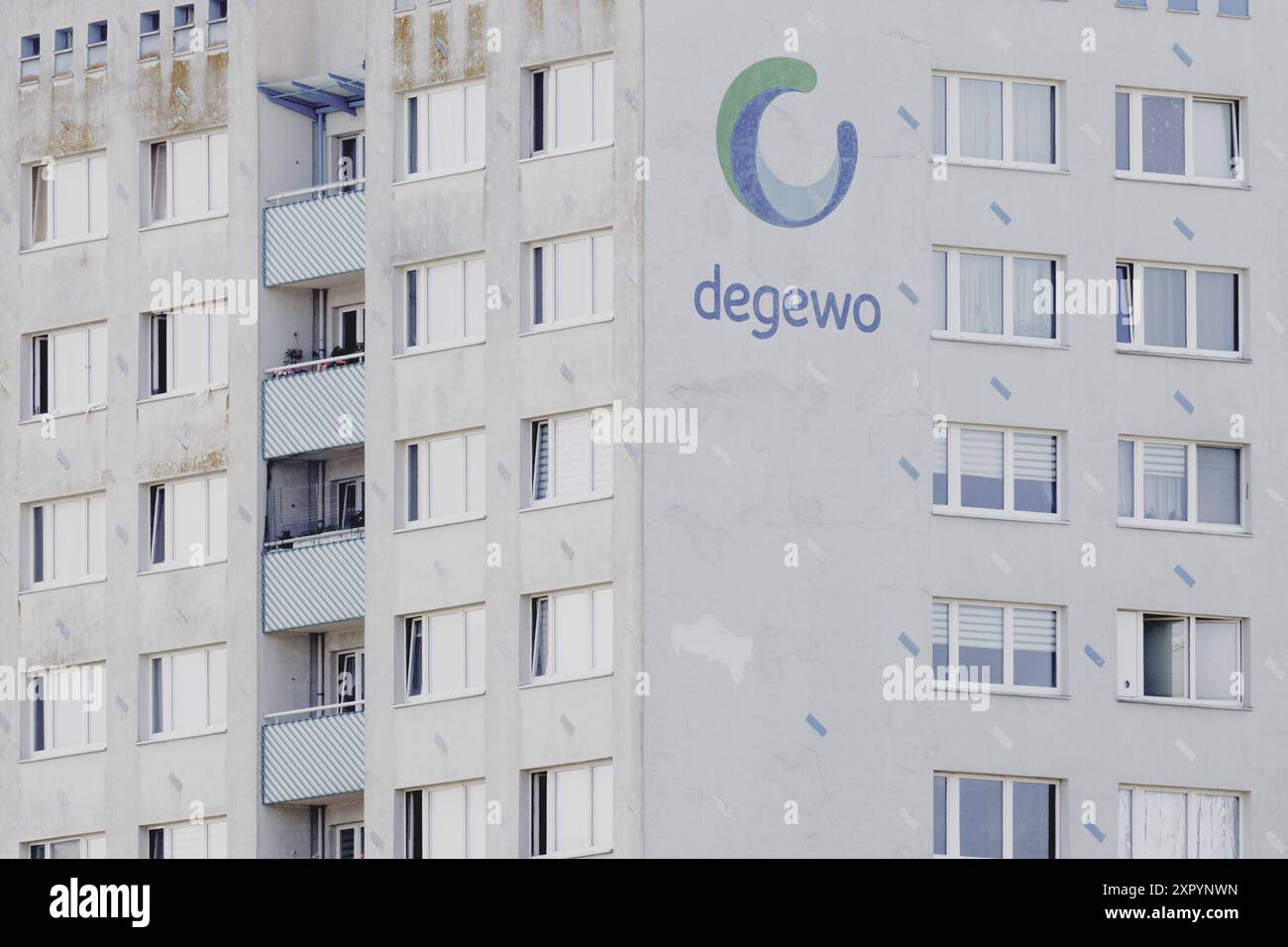 Plattenbau der degewo in Marzahn, aufgenommen in Berlin, 07.08.2024 ...