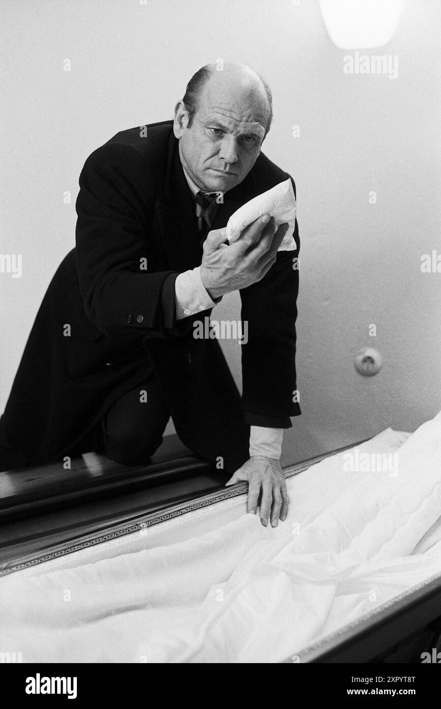Dicount james bond hi-res stock photography and images - Alamy