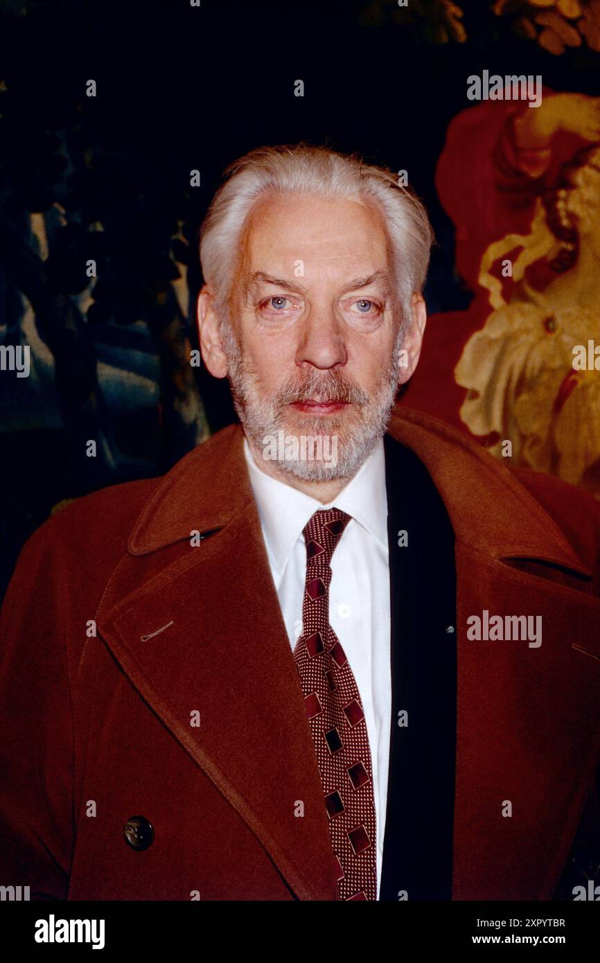 Donald Sutherland bei der Premiere von "Outbreak" (1995 Stock Photo - Alamy