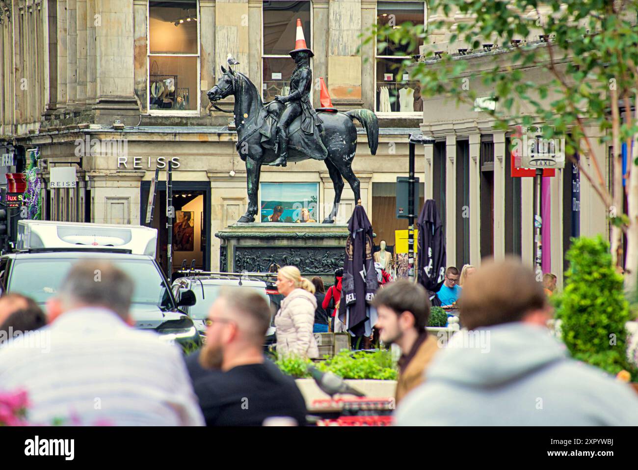 Glasgow, Scotland, UK. 8th August, 2024. UK Weather: Dry day as locals ...
