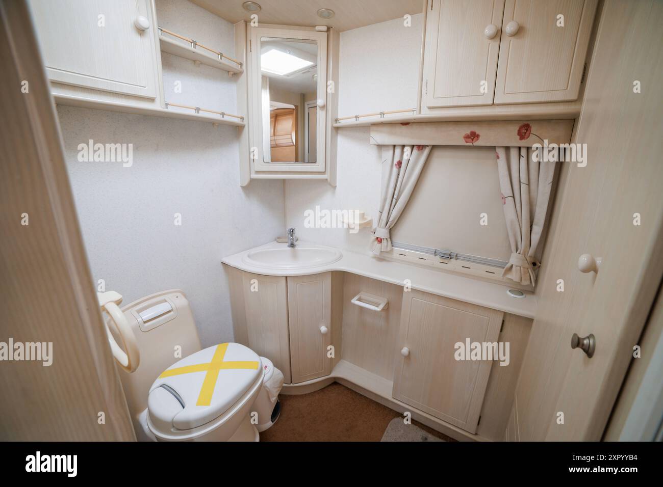 Cozy Caravan Interior with Fully Equipped bathroom. Ideal for Glamping ...