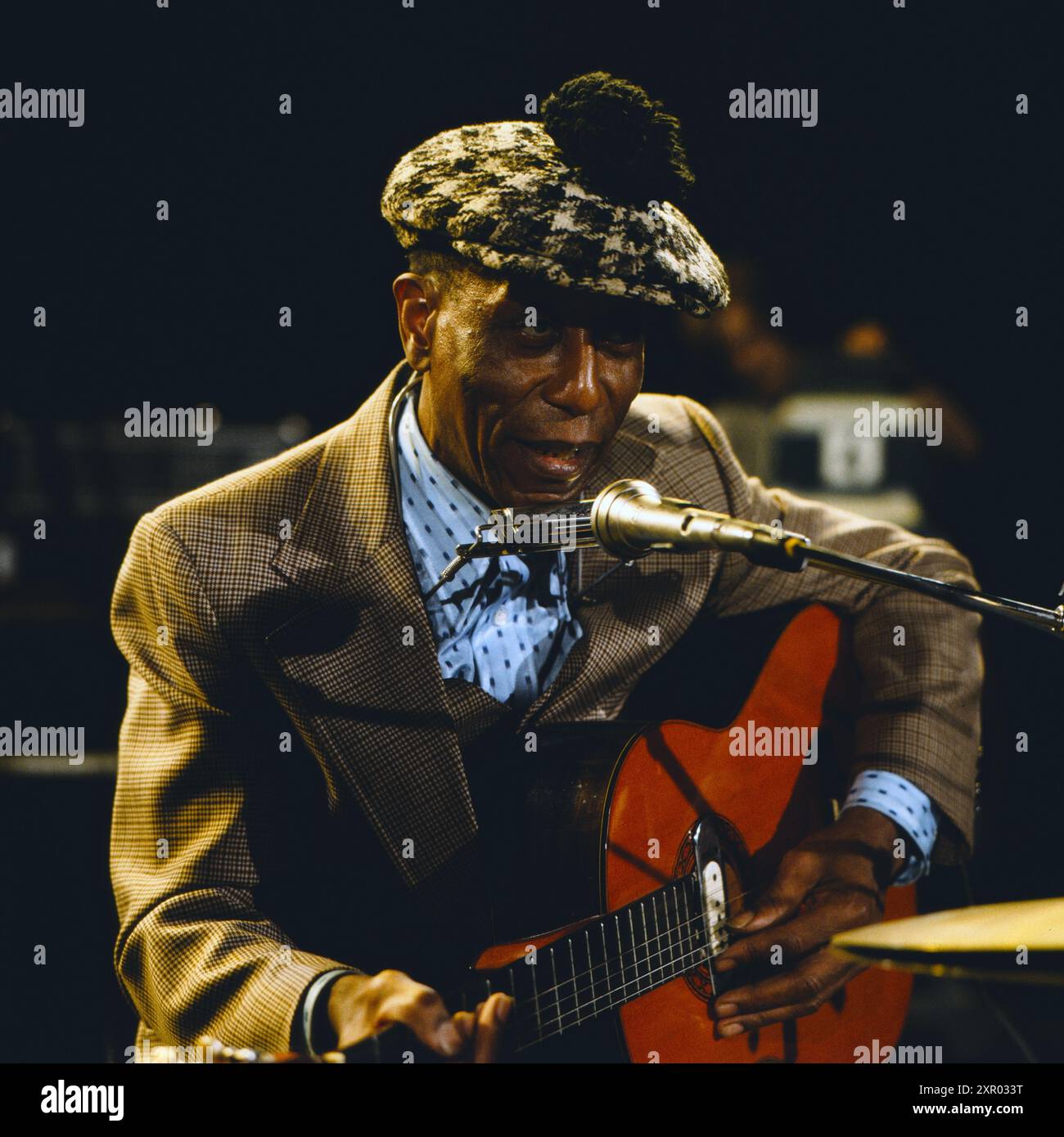 Band 1980s hi hi-res stock photography and images - Alamy