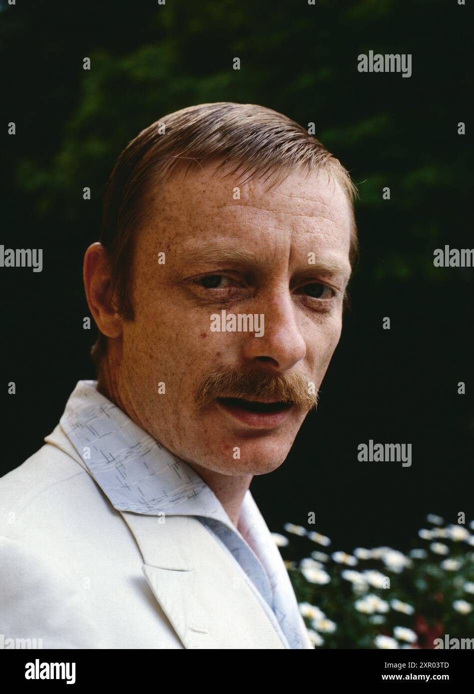 Otto Sander, deutscher Schauspieler, Synchron- und Hörspielsprecher ...