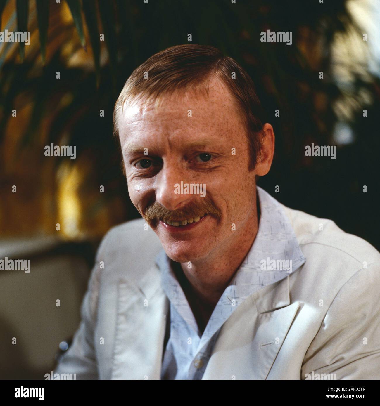 Otto Sander, deutscher Schauspieler, Synchron- und Hörspielsprecher ...