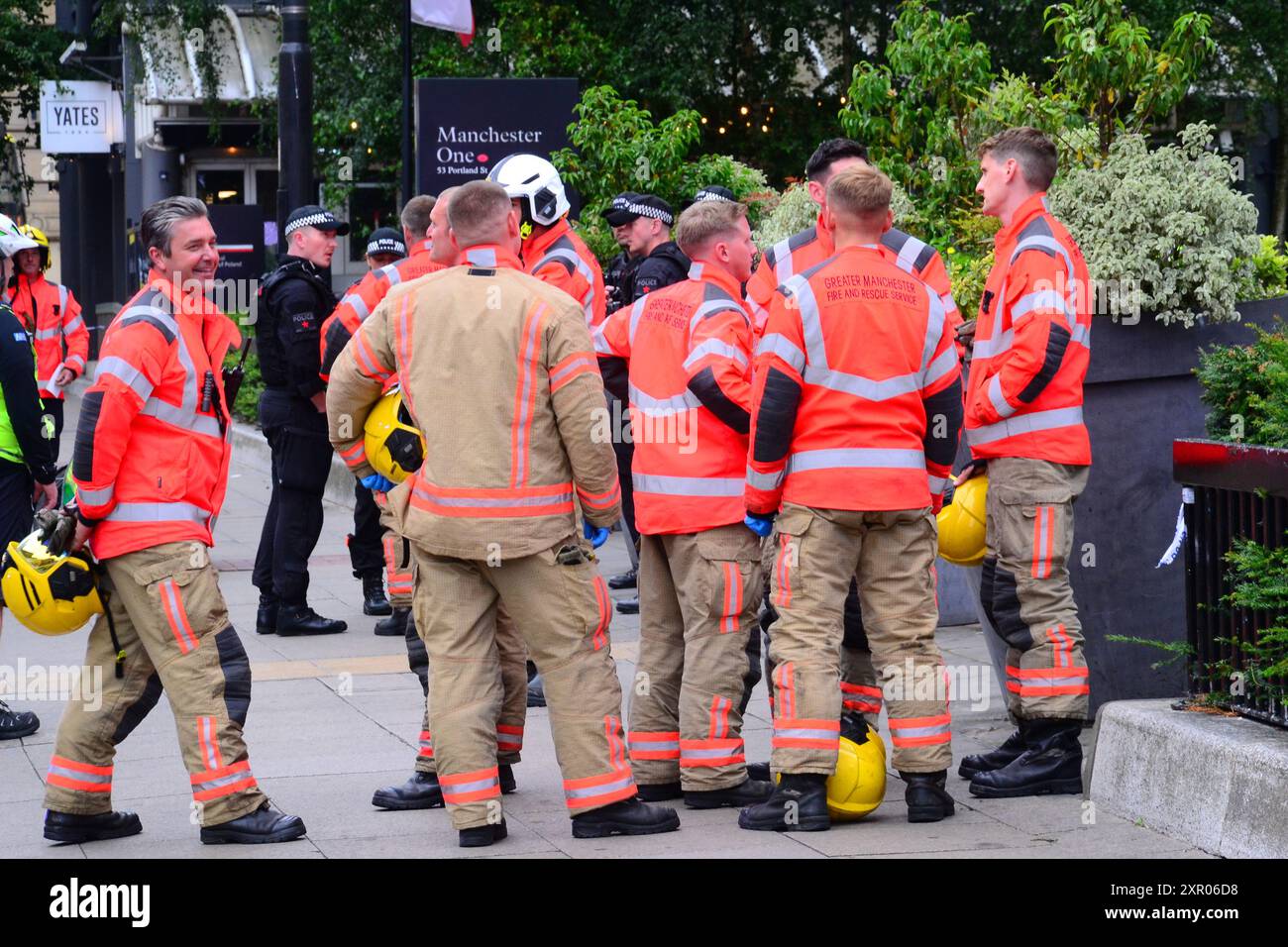 Manchester, UK, 8th August, 2024. Police cordon on Portland St, central ...