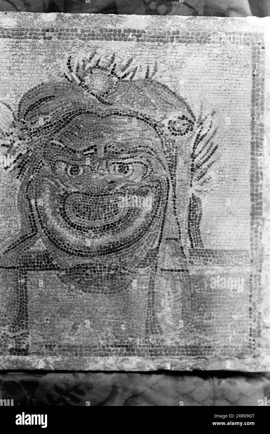 Greek theatre mask hi-res stock photography and images - Alamy