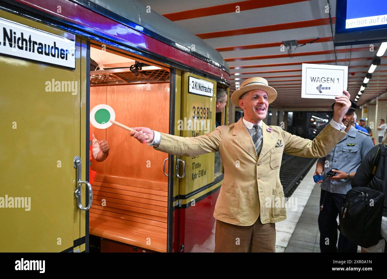 dpatop - 08 August 2024, Berlin: An actor in period clothing invites ...