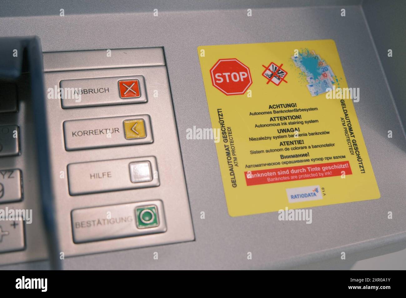 08.08.2024 xkhx Kassel Symbolbild Bankautomaten Hinweisschild ...