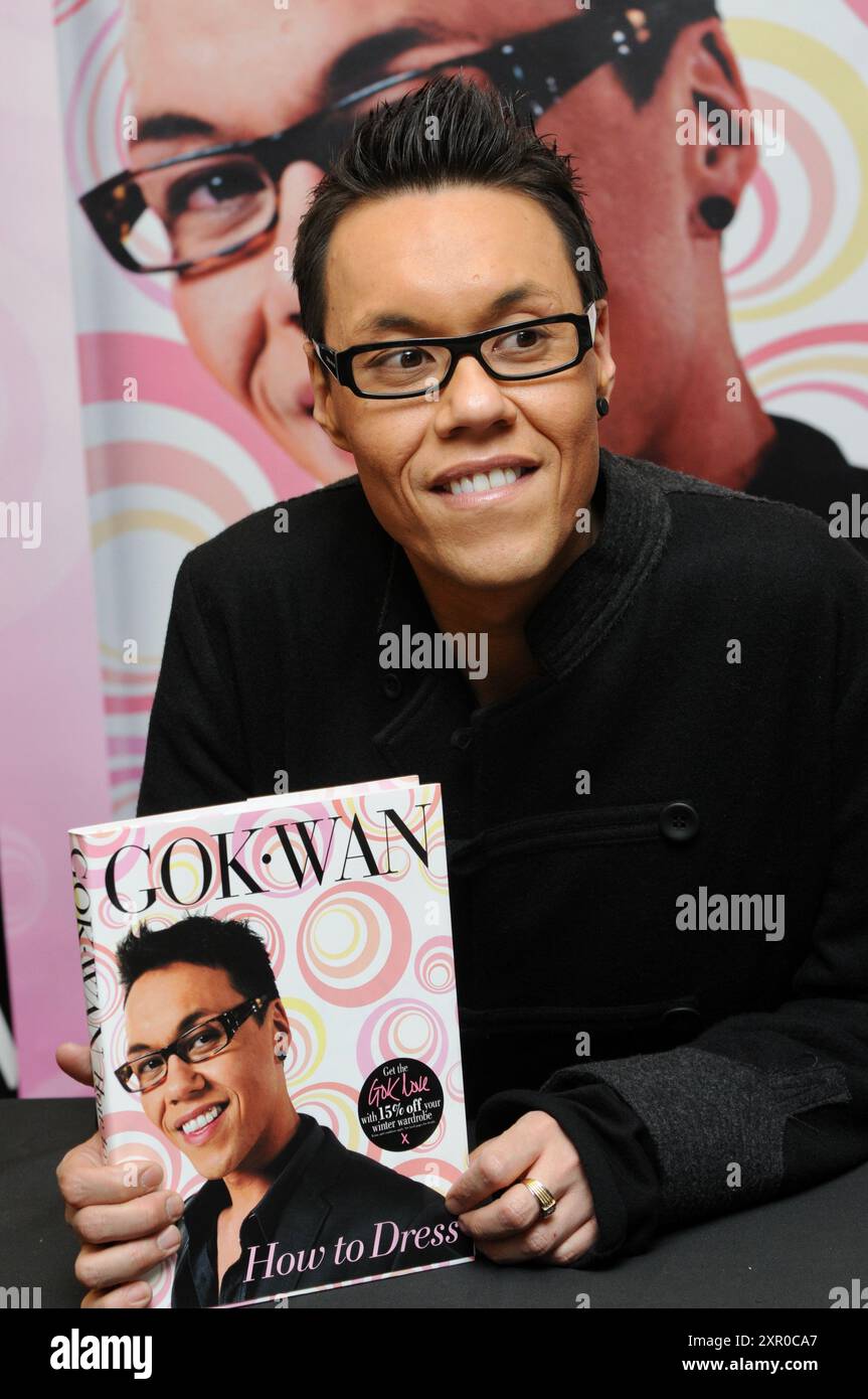 Celebrity dress hi-res stock photography and images - Alamy