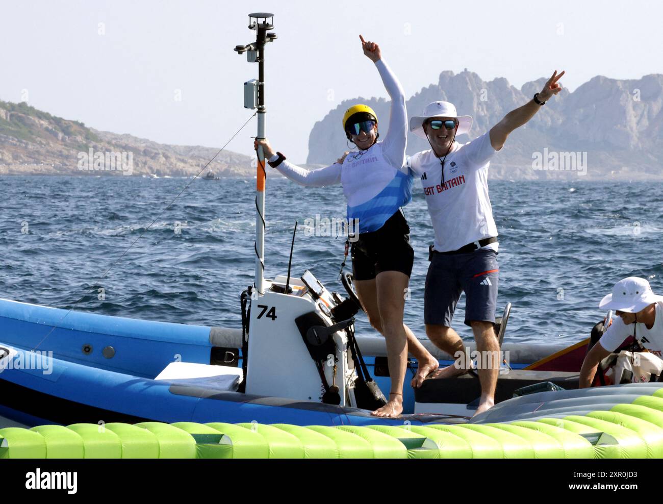 Great Britain's Eleanor Aldridge celebrates winning gold following the ...