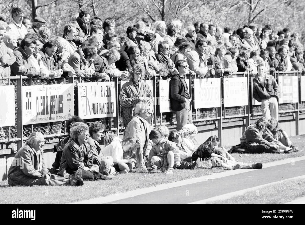 Football match DSK - Speelhuis Geldermans, 08-04-1990, Whizgle Dutch ...