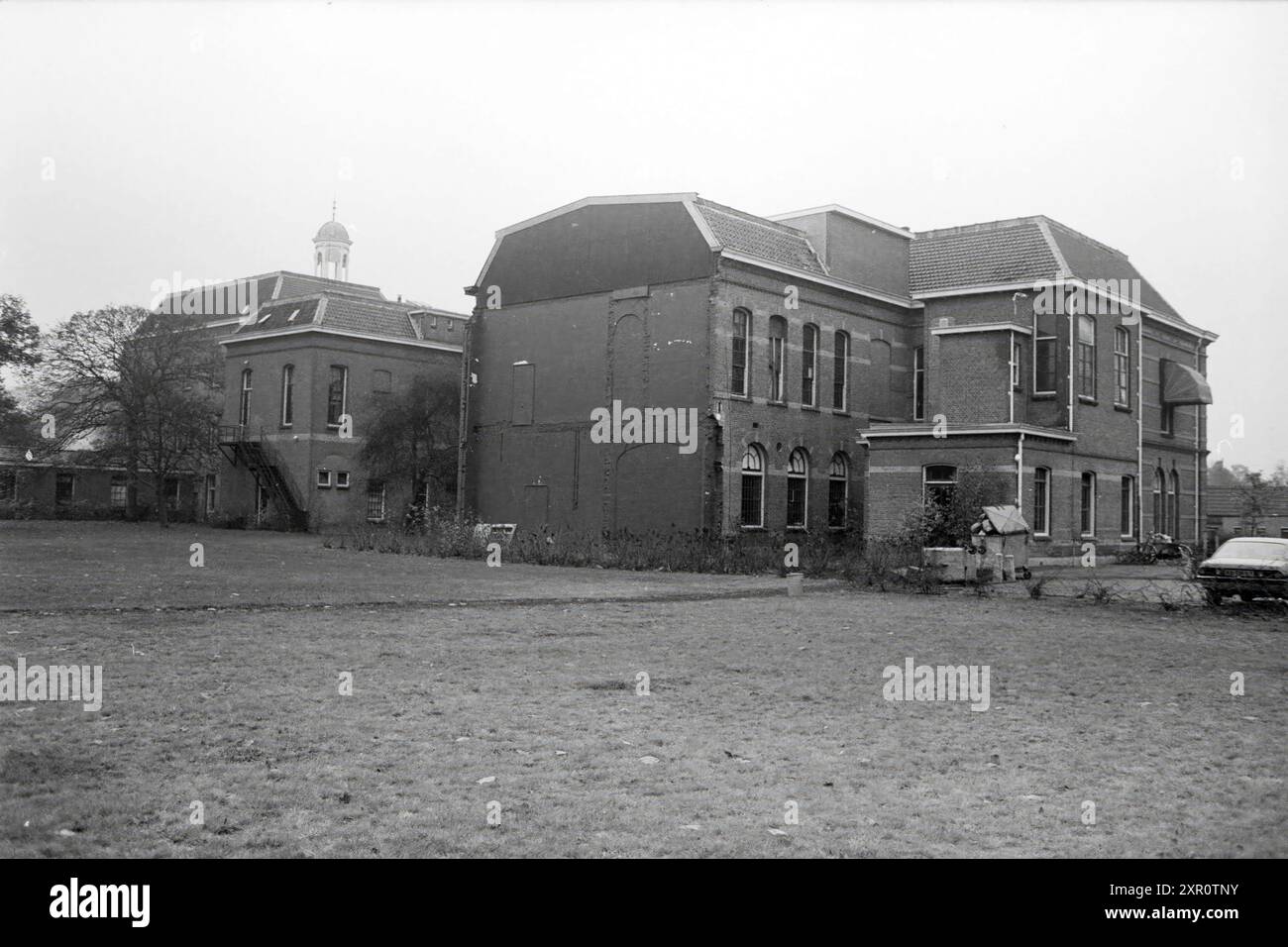 Old pavilion of Provincial Hospital Santpoort, Hospitals, Bloemendaal ...