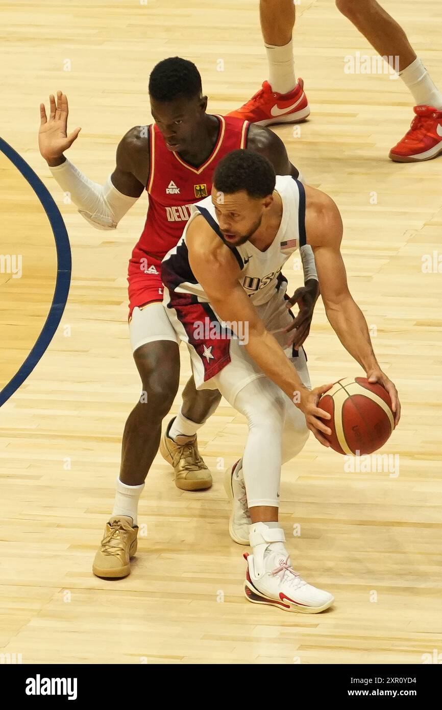Stephen Curry of USA and Dennis Schröder of Germany during the ...