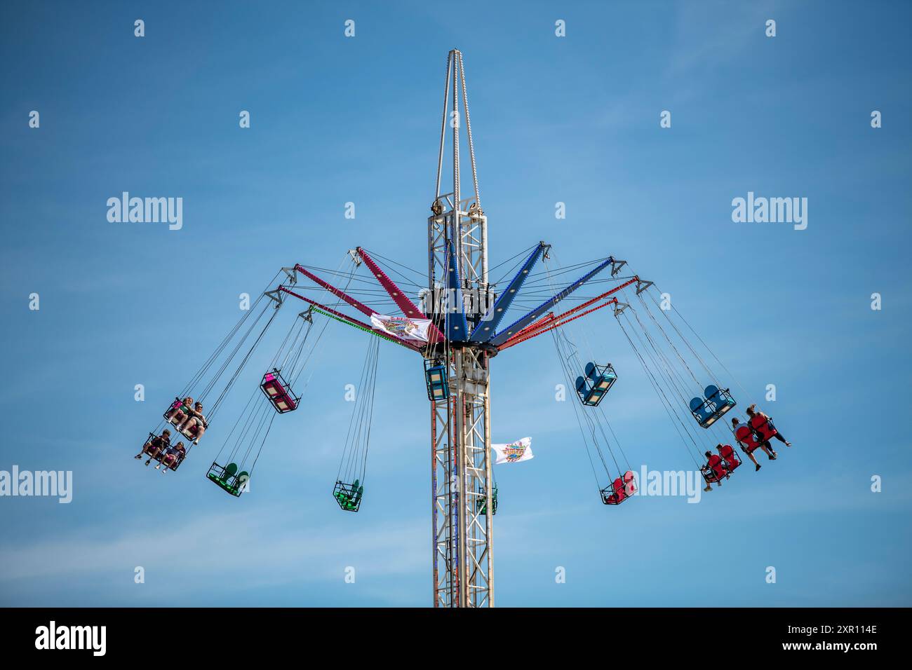 Swinging chairs amusement ride hi-res stock photography and images - Alamy