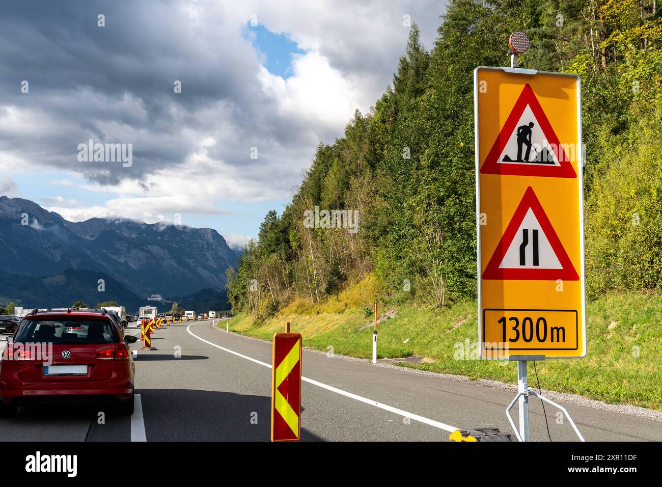 Verkehrszeichen auf der autobahn hi-res stock photography and images ...