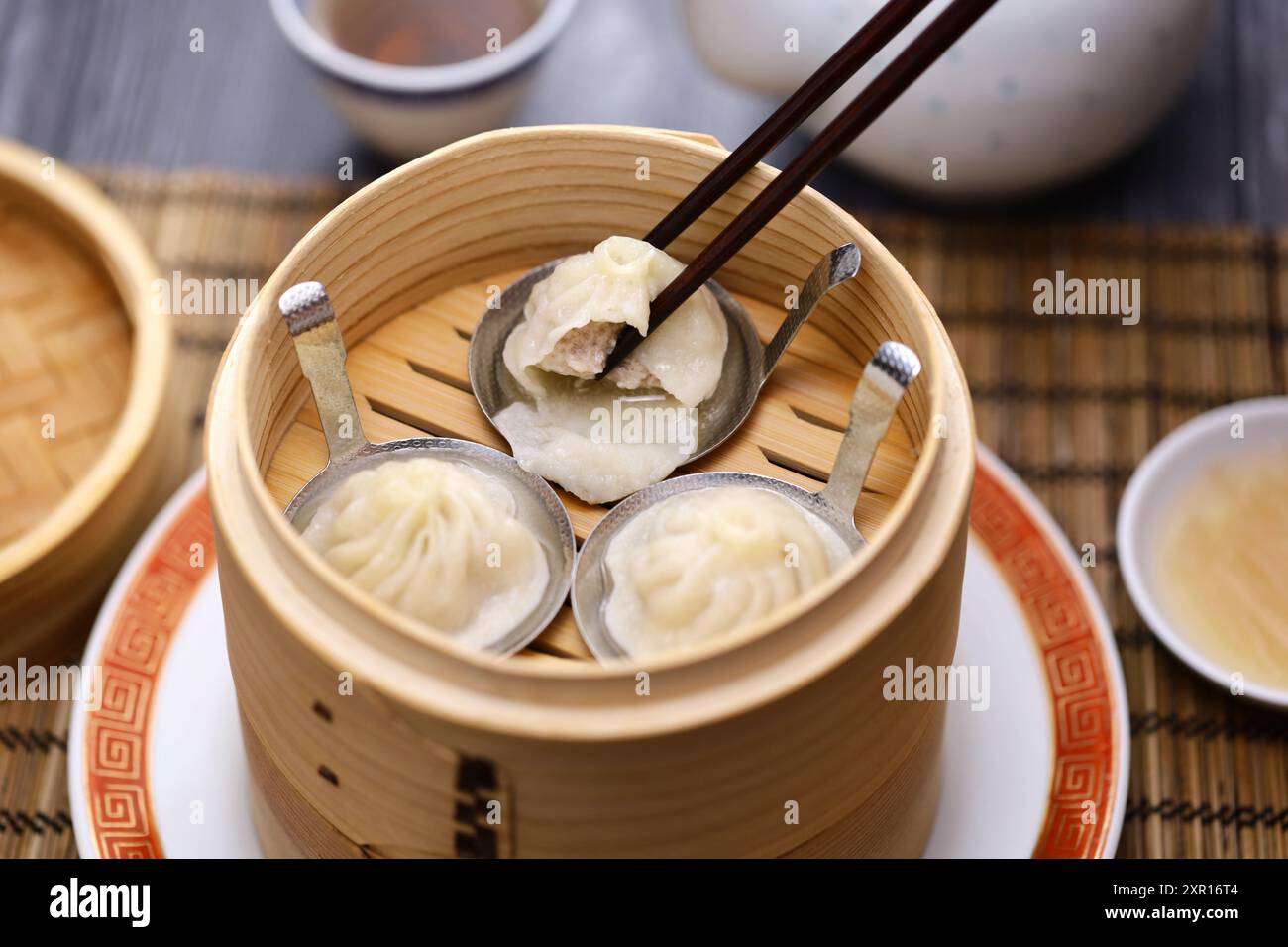 xiaolongbao (soup dumplings), Chinese dim sum food Stock Photo - Alamy