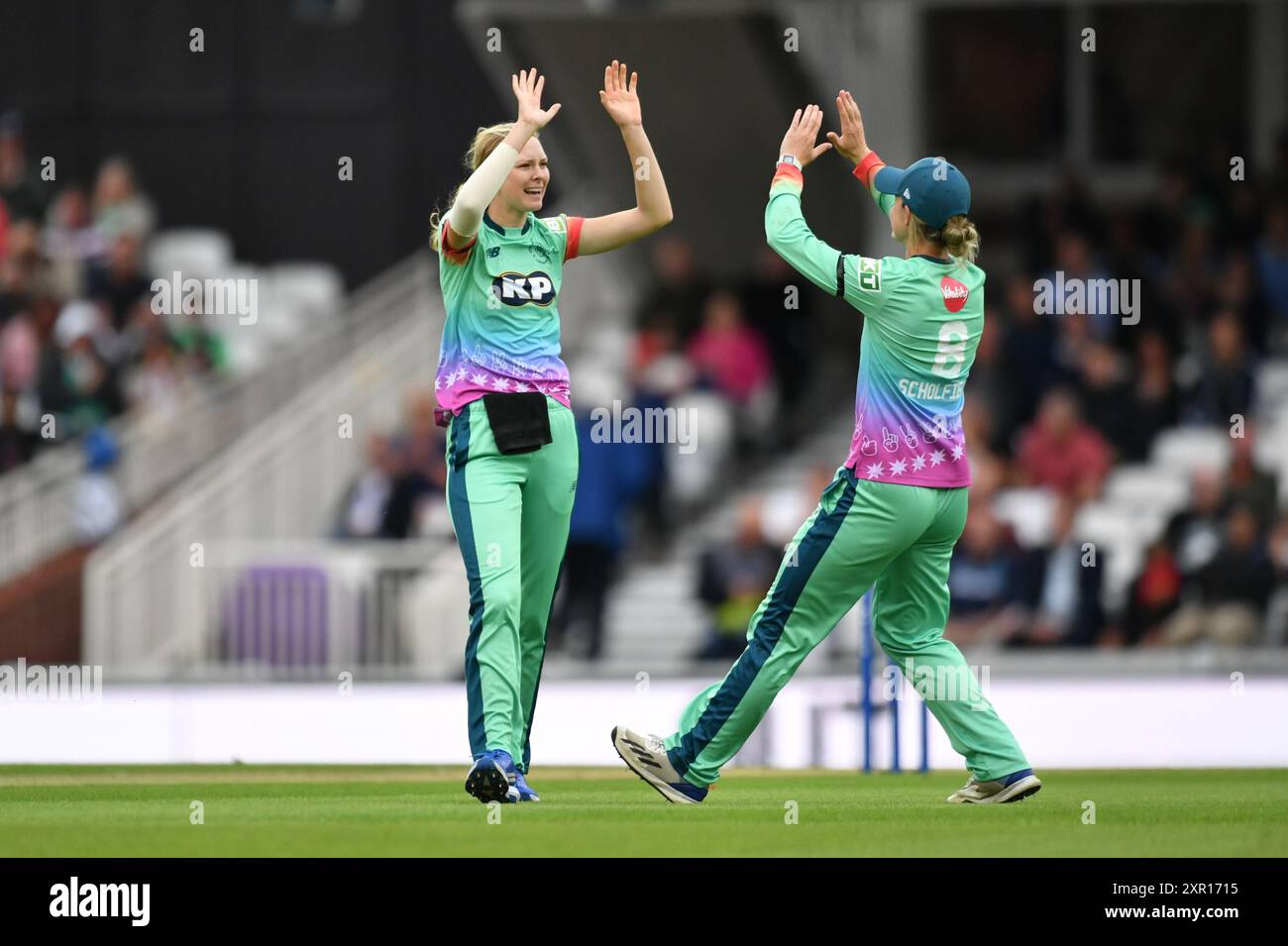 London, England. 8th Aug 2024. Sophia Smale celebrates with Paige ...