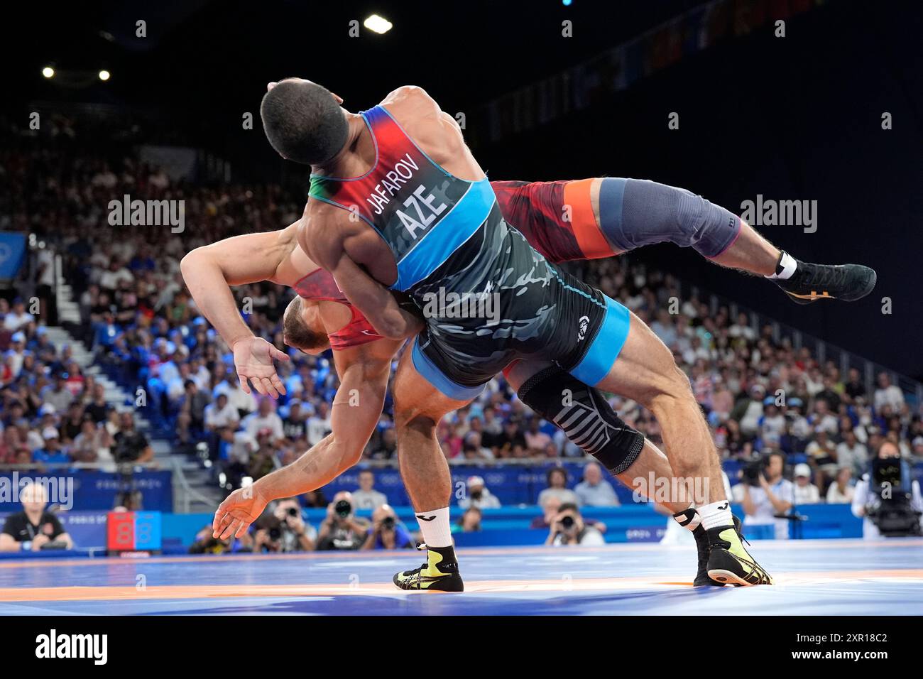 Kyrgyzstan's Amantur Ismailov and Azerbaijan's Hasrat Jafarov compete ...