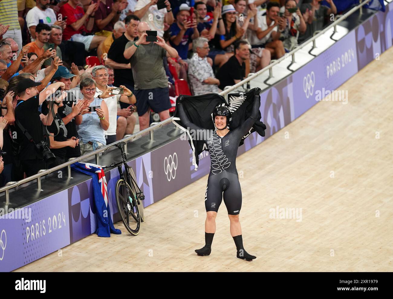 New Zealand's Ellesse Andrews celebrates winning gold in the Women's ...