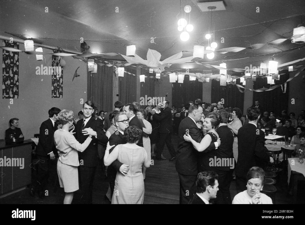 The party 1968 hi-res stock photography and images - Alamy