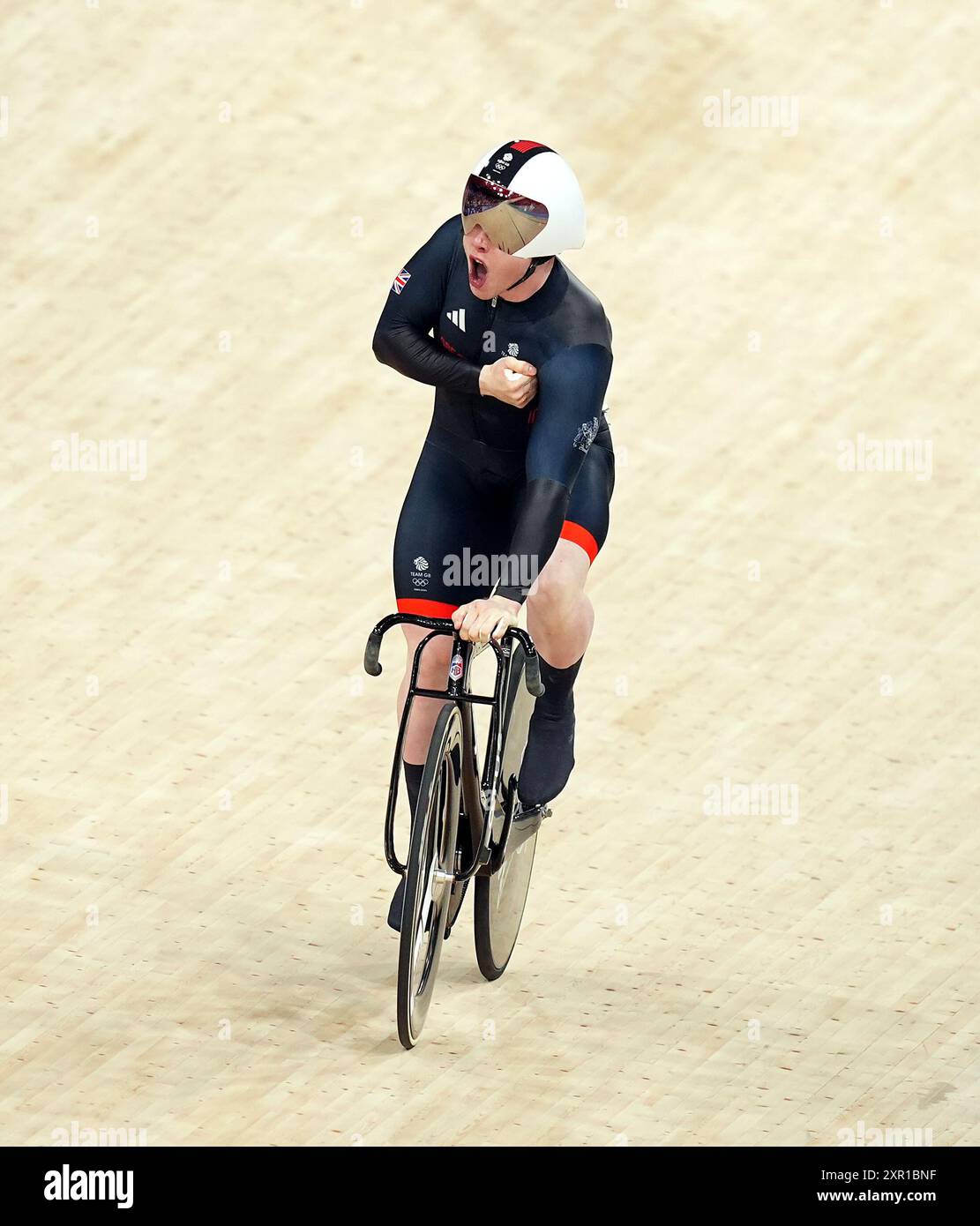 Great Britain's Emma Finucane celebrates winning bronze in the Women's ...