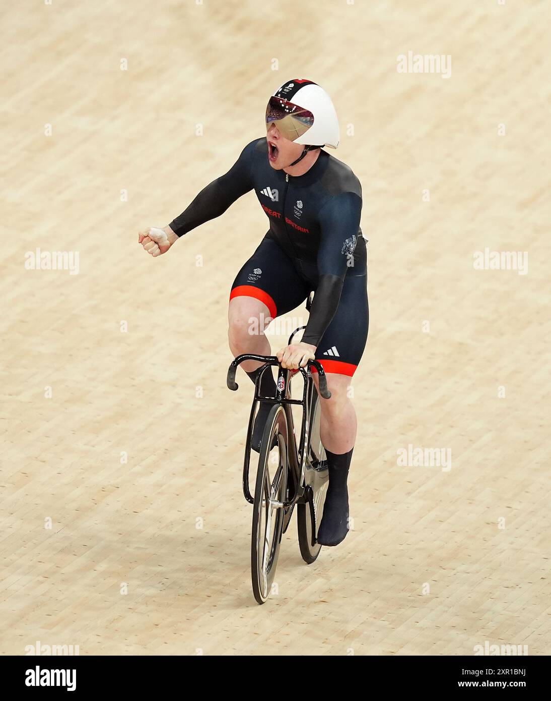Great Britain's Emma Finucane celebrates winning bronze in the Women's ...