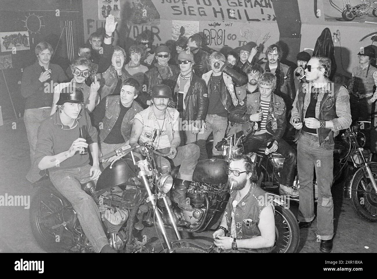 Hells Angels in Parklaan het Anker, Hells Angels, Motorcycles ...