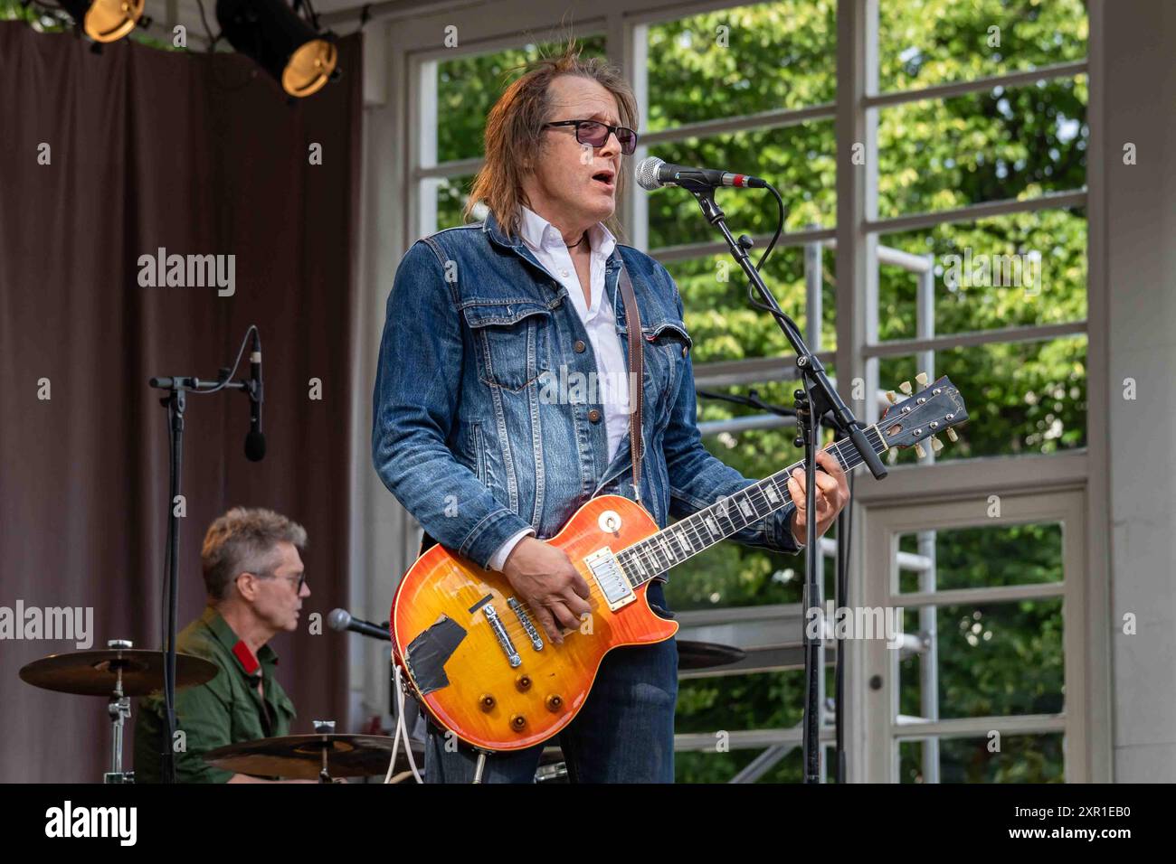 Petri Peevo on Esplanade Park outdoor stage with Tumppi Varonen ...