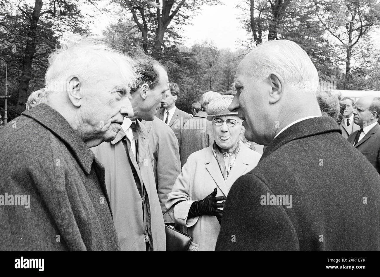 Sculptor professor bronner hi-res stock photography and images - Alamy