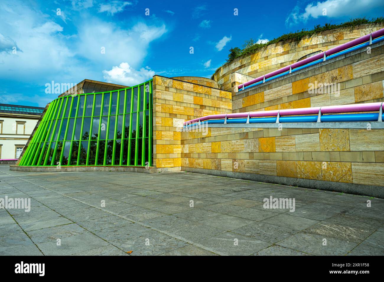 New State Gallery designed by James Stirling, Stuttgart, Baden ...
