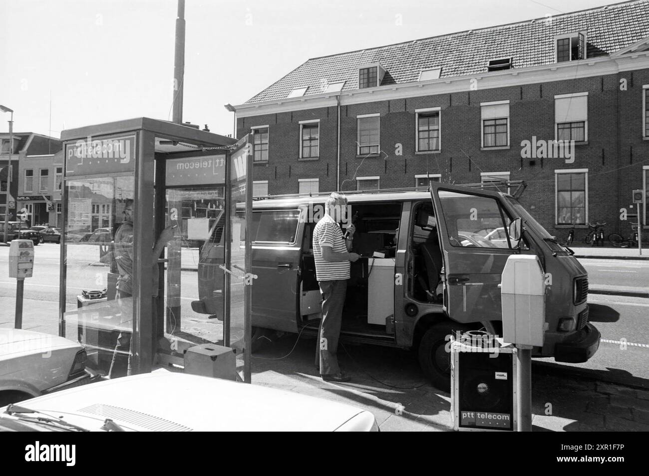 Installing a telephone booth for Koudenhorn, Haarlem, Koudenhorn, The ...