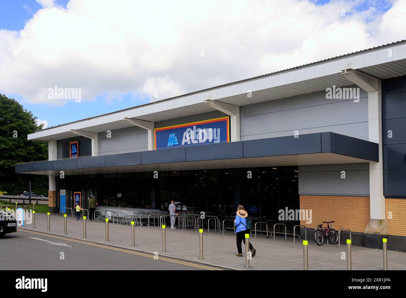 Aldi store front, Gabalfa, Cardiff, UK. Taken August 2024 Stock Photo ...