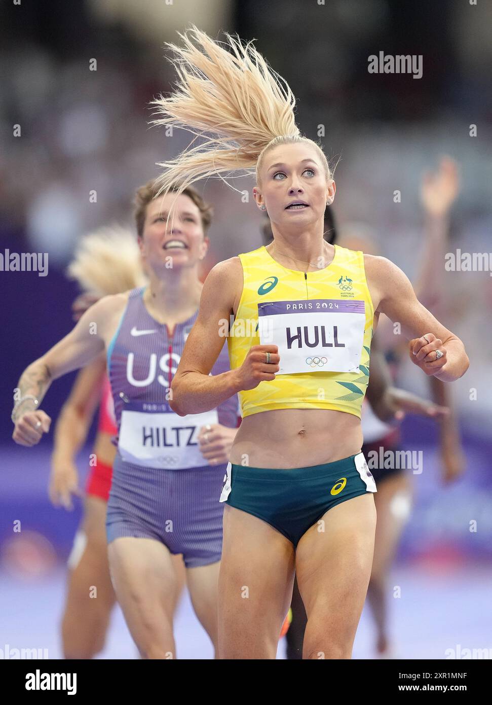 Paris, France. 8th Aug, 2024. Jessica Hull (front) of Australia reacts ...