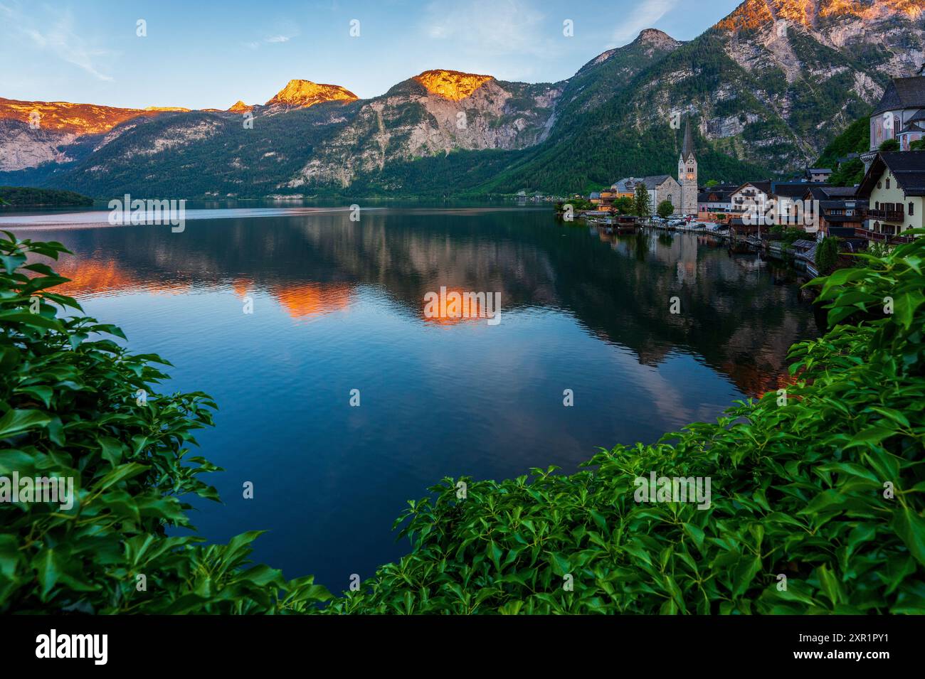 Panoramic view of the village of Hallstatt on Lake Hallstatt in Austria ...