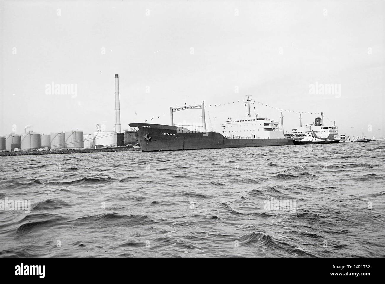 Arrival of the first boat Mobil Oil, Ships, 26-03-1968 Stock Photo - Alamy