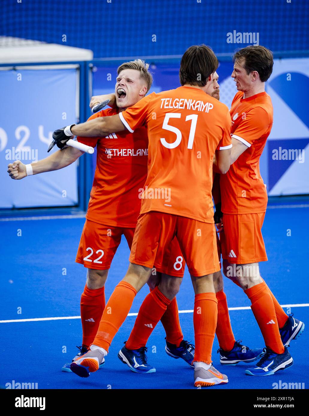 Bijen hi-res stock photography and images - Alamy