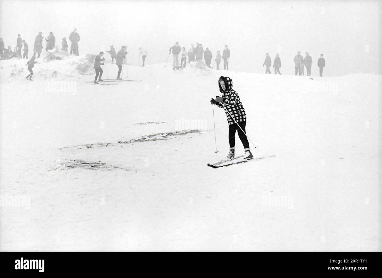 Activities and fun in the snow in the 1960s, Whizgle Dutch News ...